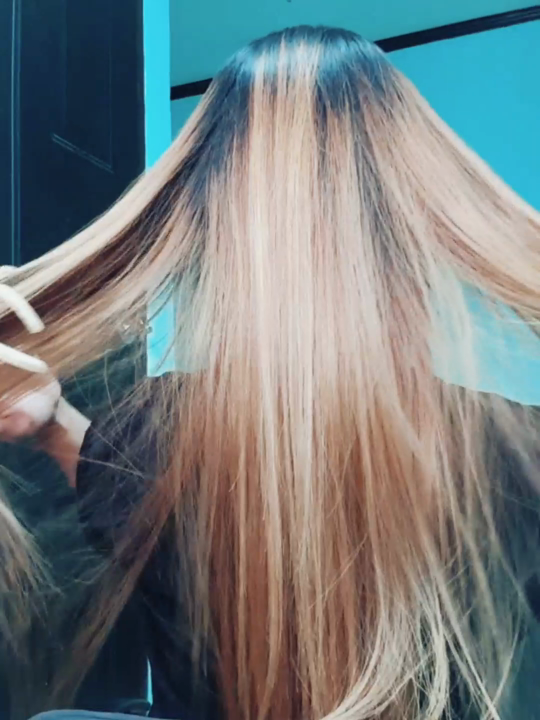 Caressing my hair 1 - Alluring Nails